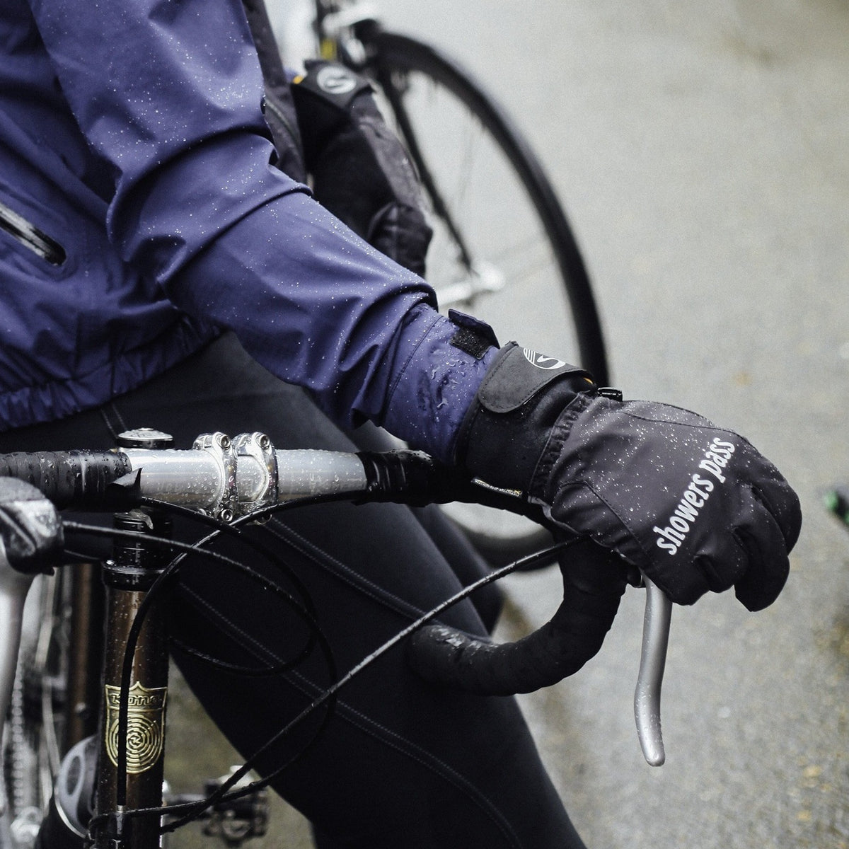 Showers Pass Crosspoint Gloves – Biketek Pittsburgh